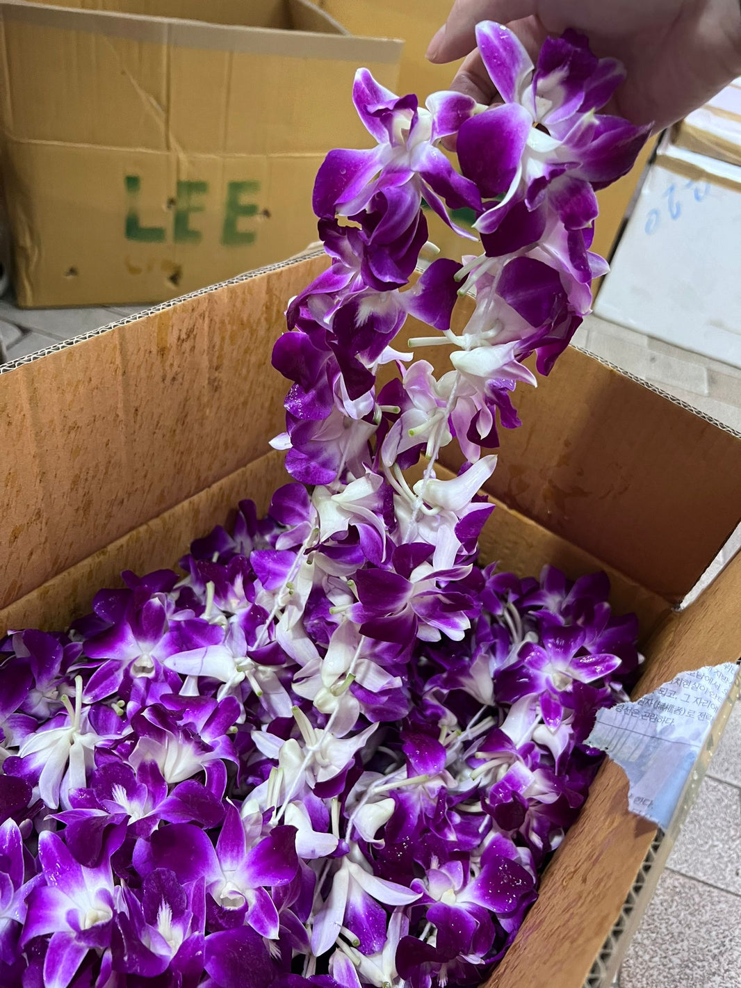 Bespoke Garlands – Lee Flower Supply